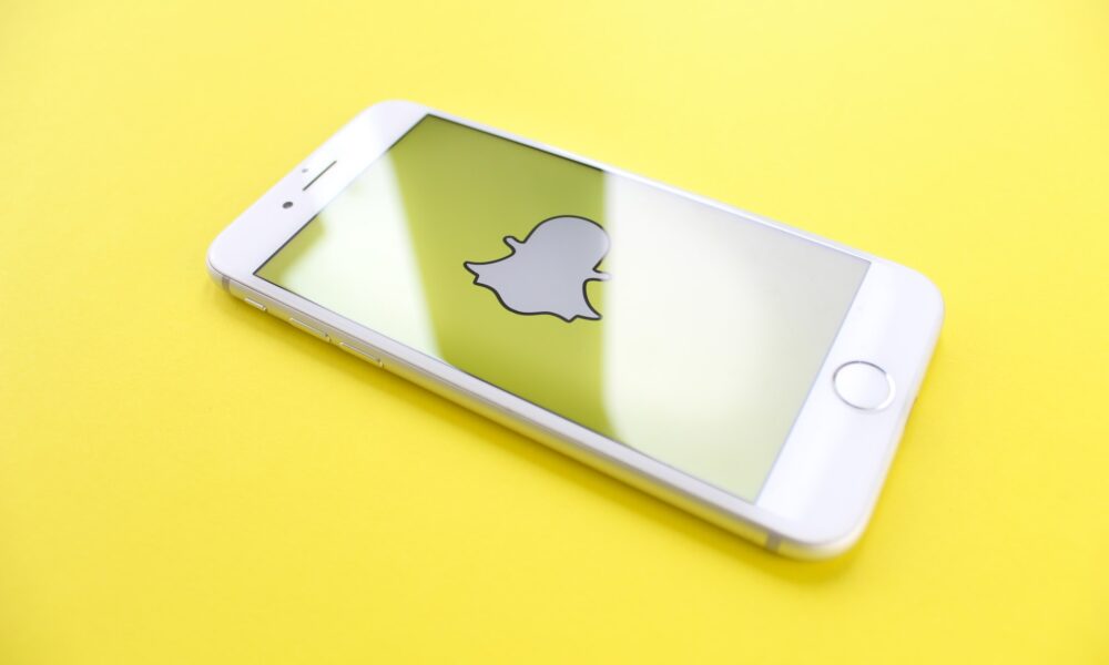 How do I Fix a Snapchat Loading Screen Stuck on iPhone & Android? - The ...